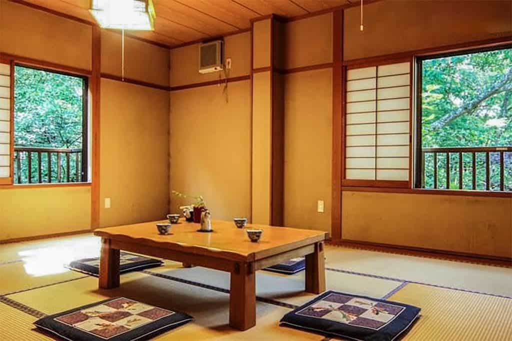 Stay in Nakatsugawa: Japanese-Style Ryokan or Western-Style Hotel