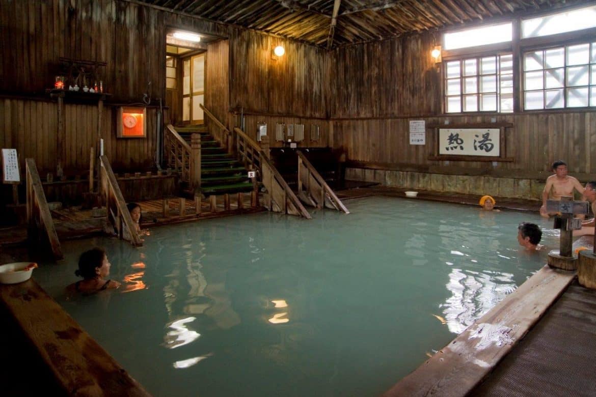 A 1000-person Bath - Visiting the Sukayu Onsen in Aomori