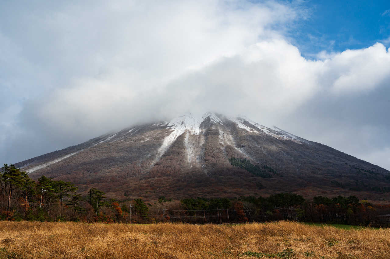 Volcanoes in Japan: The Top 4 Most Beautiful Volcanic Destinations