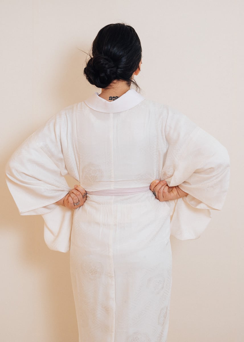 How to Wear a Kimono: With Step-by-Step Pictures and Video