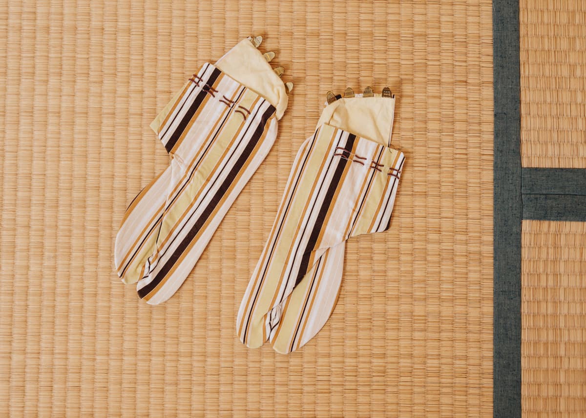 How to Wear a Kimono: With Step-by-Step Pictures and Video