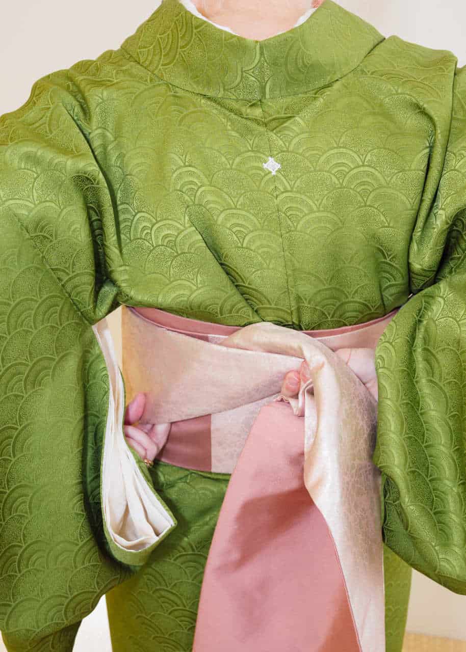 How To Tie a Nagoya Obi – With Pictures and Video