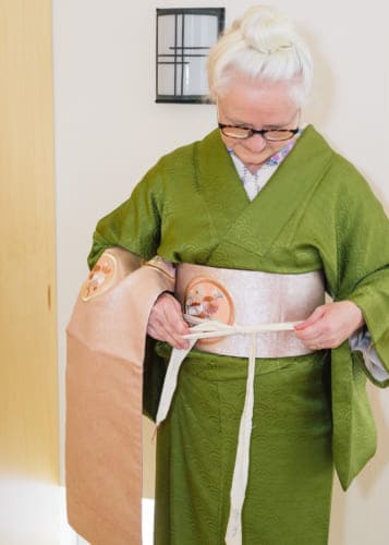 How To Tie a Nagoya Obi – With Pictures and Video