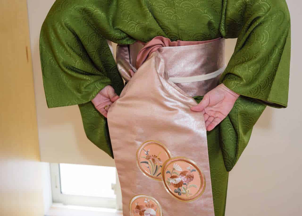How To Tie a Nagoya Obi – With Pictures and Video