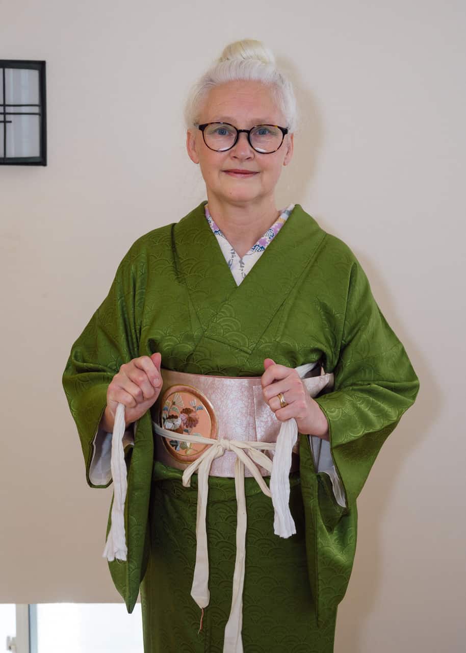 How To Tie a Nagoya Obi – With Pictures and Video