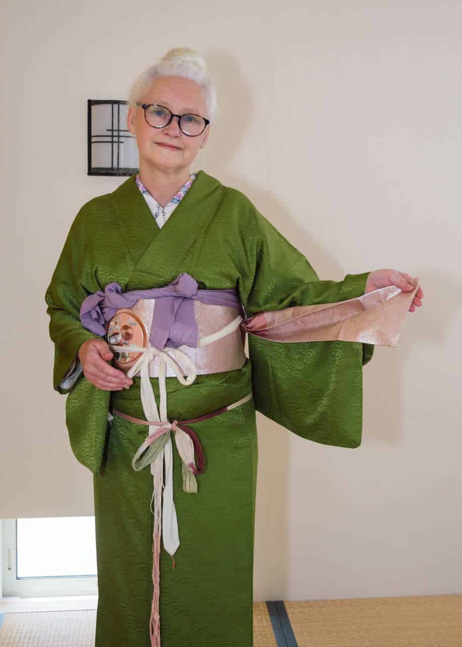 How To Tie a Nagoya Obi – With Pictures and Video