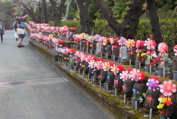 Japanese Cemeteries: A Guide to Traditions, Rituals & the Afterlife