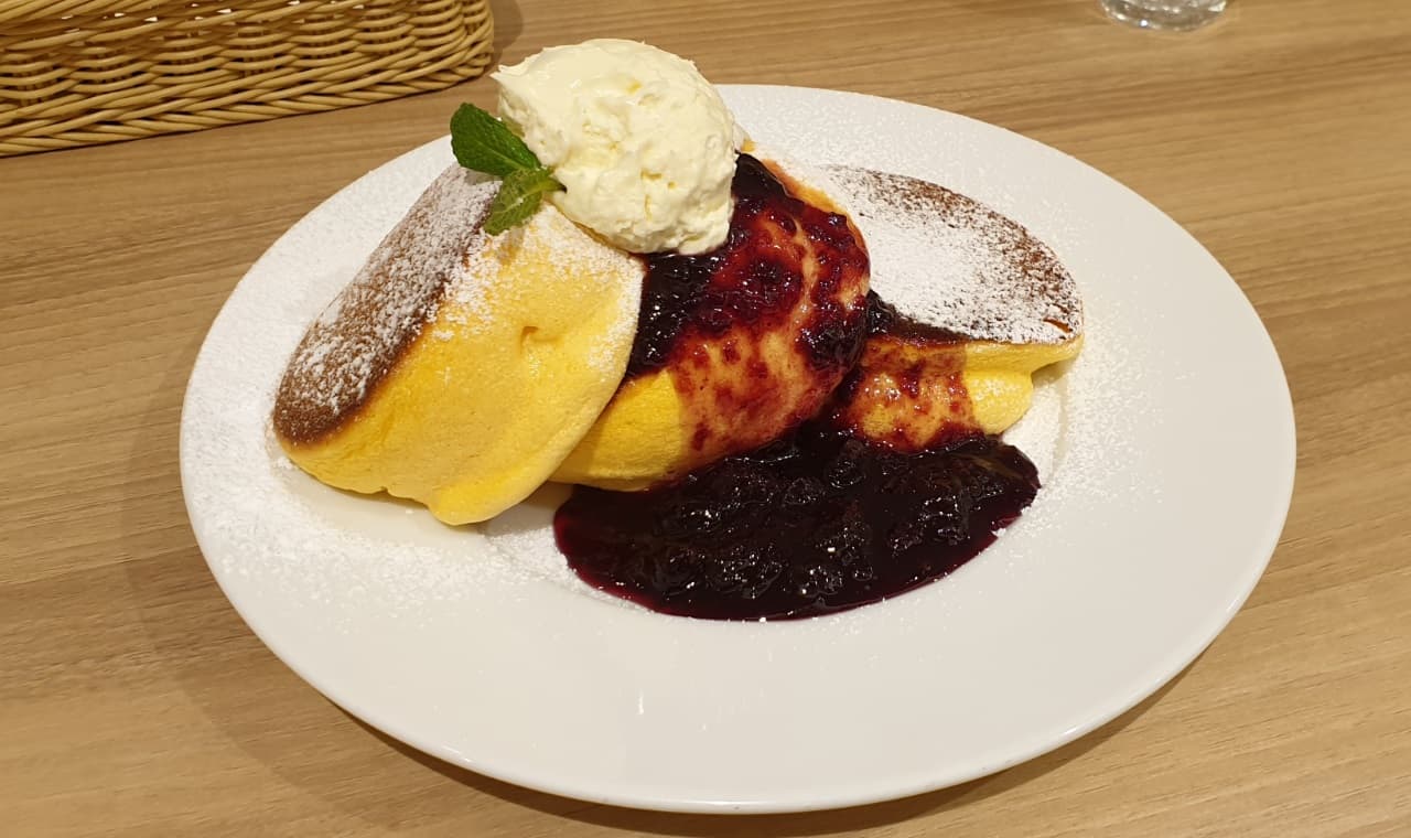 Fluffy Japanese Pancakes: History, Where to Eat in Japan & How to Make