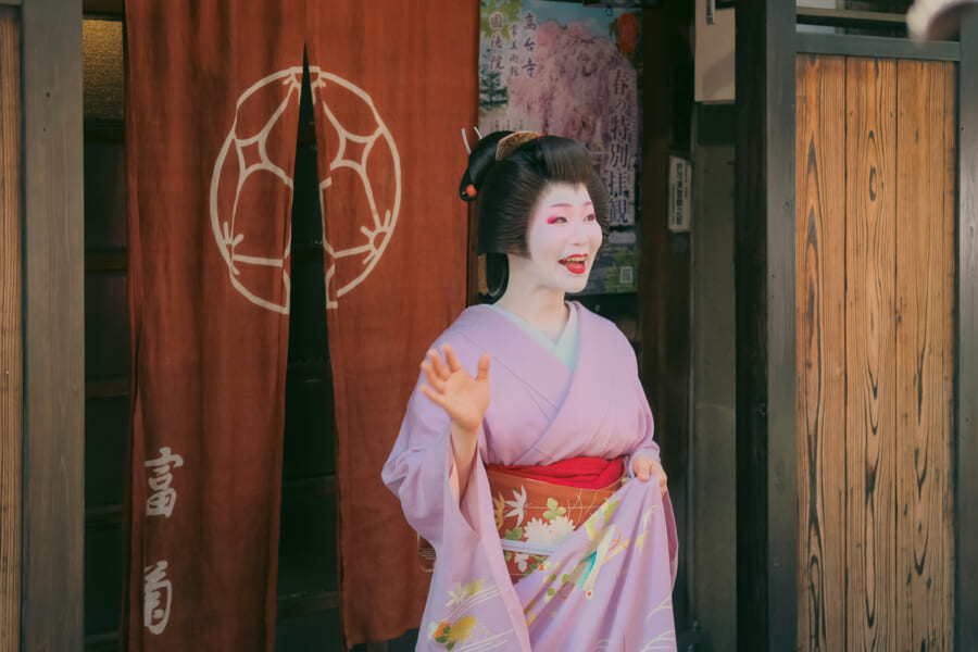 Greetings in Japan: How to Say Hello and Goodbye in Japanese