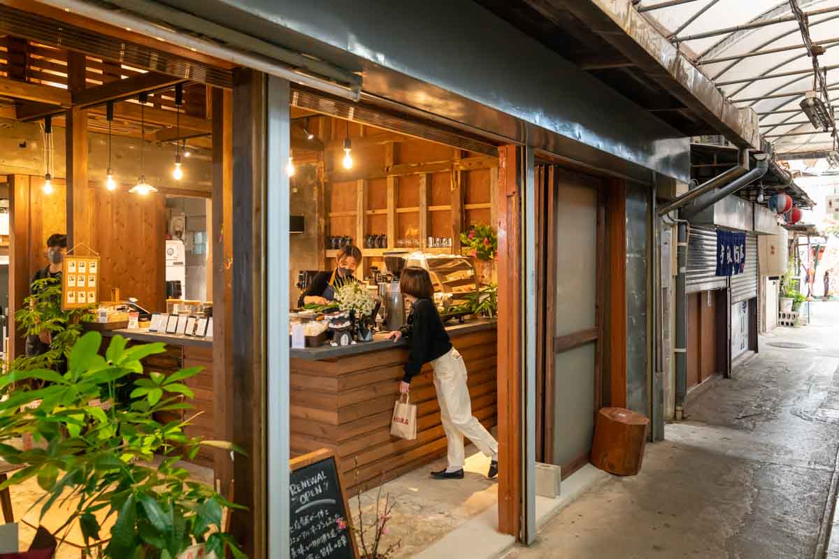 Sakaemachi: Explore the Local Retro Charm of Okinawa's Arcades