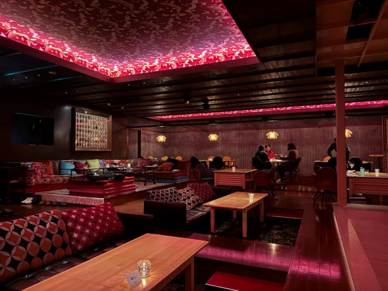 Tokyo’s Traditional Japanese Dance & Cocktail Lounge at Suigian