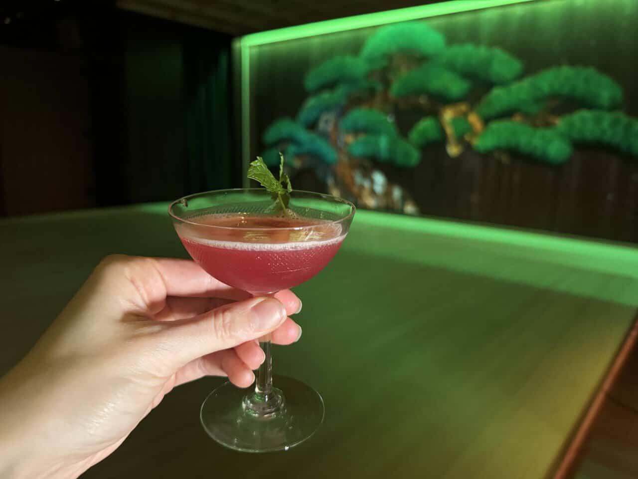 Tokyo’s Traditional Japanese Dance & Cocktail Lounge at Suigian