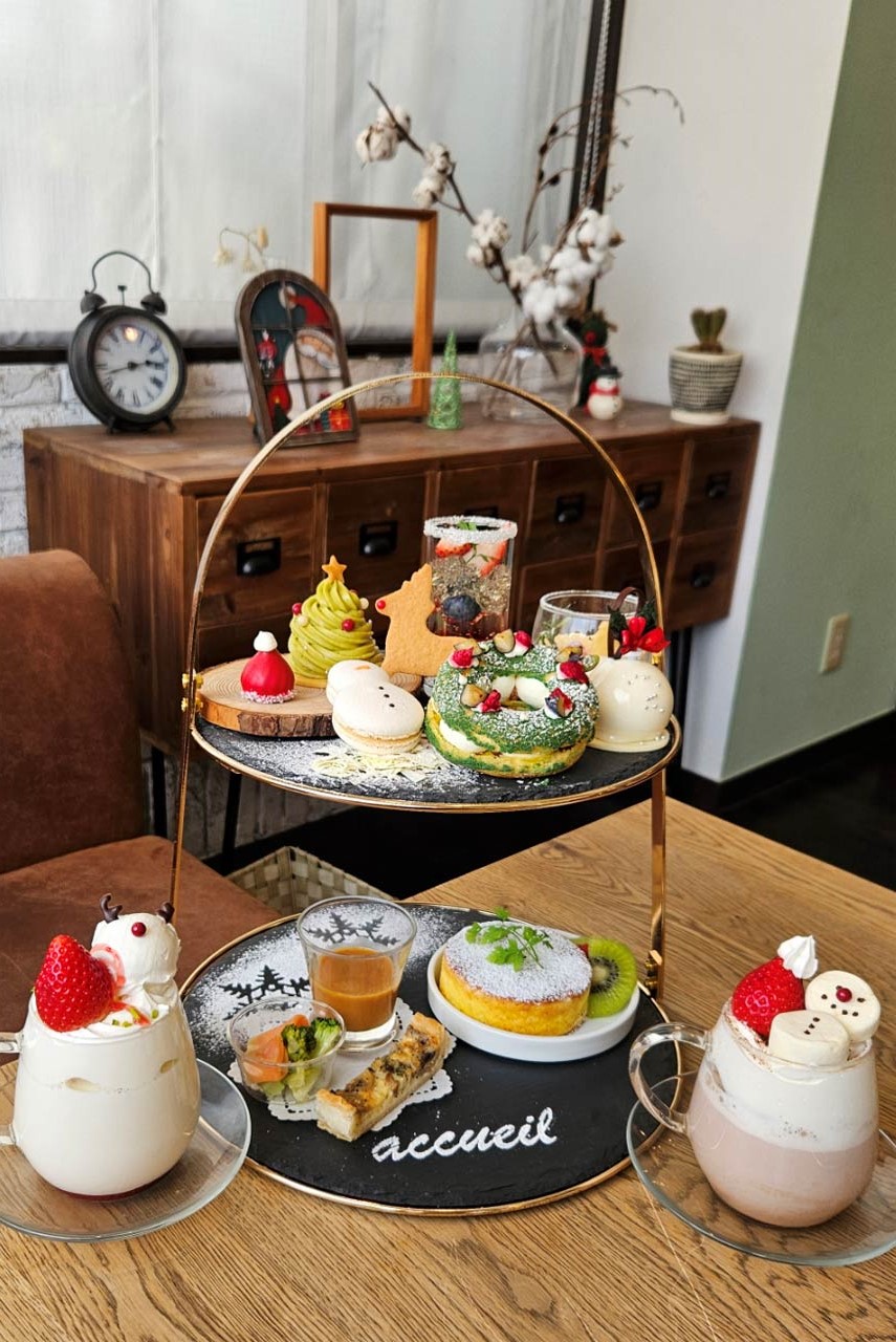 Enjoying the Sweet Side of Christmas in Japan