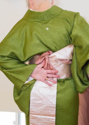 Apprenez à nouer un Nagoya Obi (avec photos et vidéos)